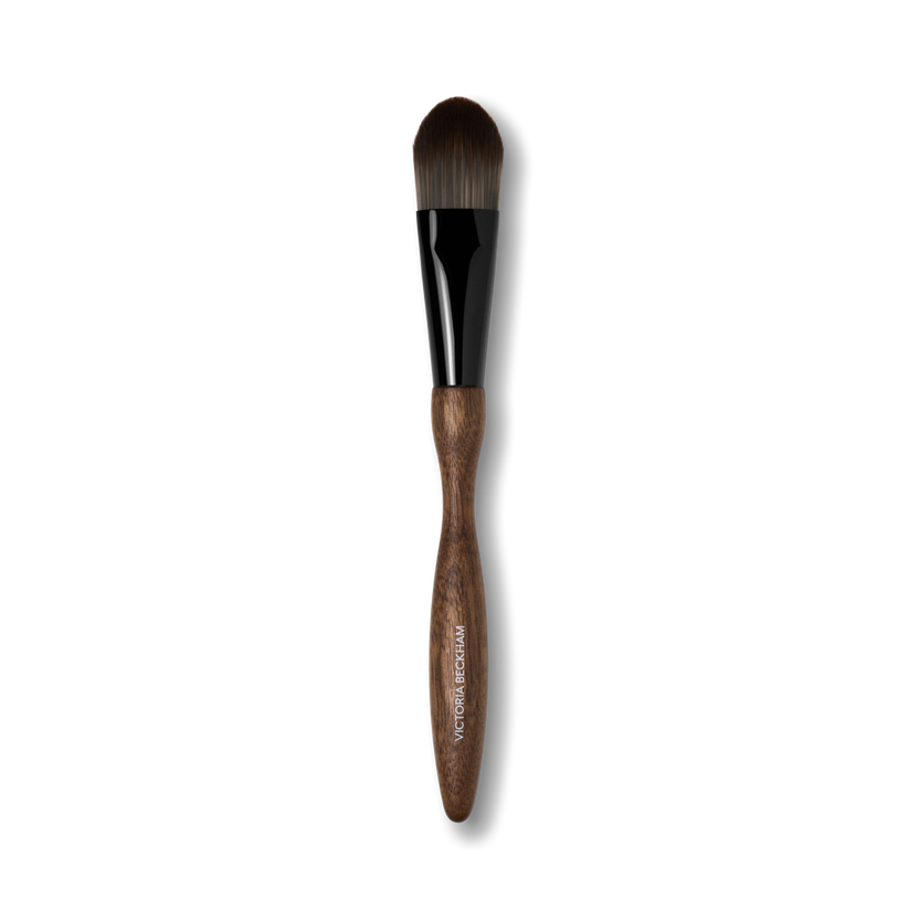 10. Flat Complexion Brush – Victoria Beckham Beauty
